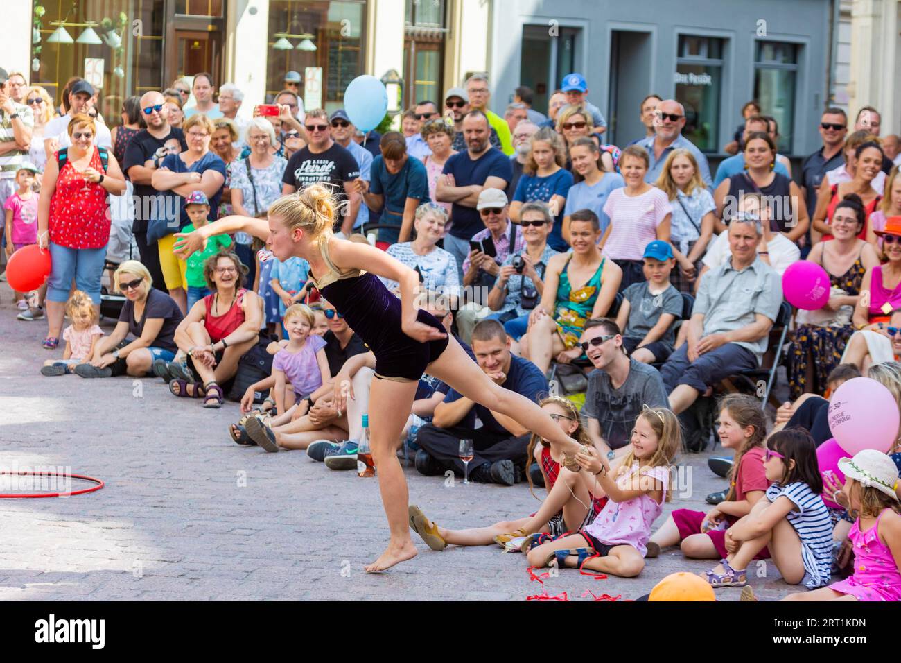 Actors, artists, clowns, fire artists and music bands transformed the ...
