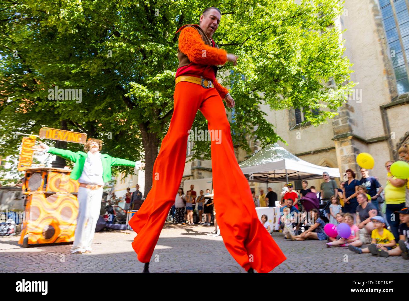 Actors, artists, clowns, fire artists and music bands transformed the ...