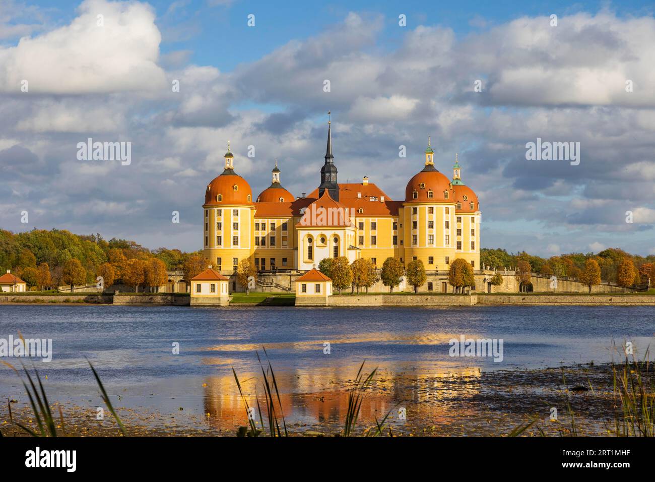 Moritzburg Palace Pond with Baroque Palace Stock Photo - Alamy