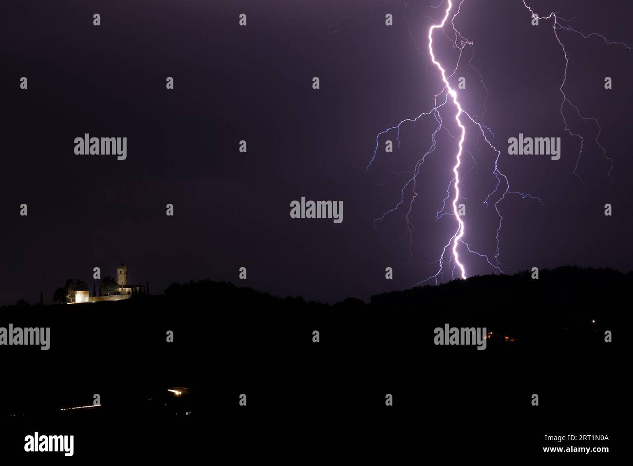 Lightning hillside hi-res stock photography and images - Alamy