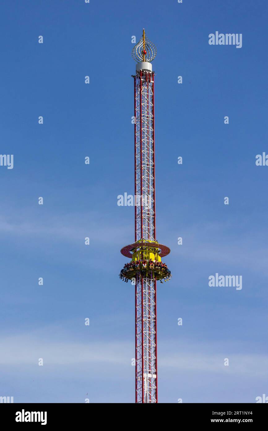 Freefall Extreme The world's largest mobile freefall tower will be in ...