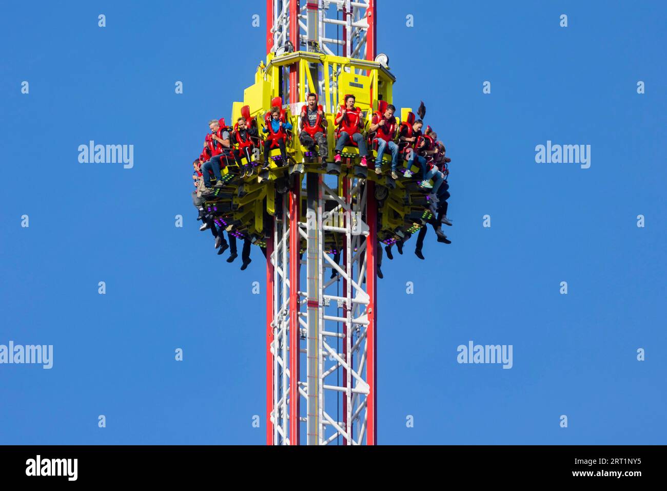 Freefall Extreme The world's largest mobile freefall tower will be in ...