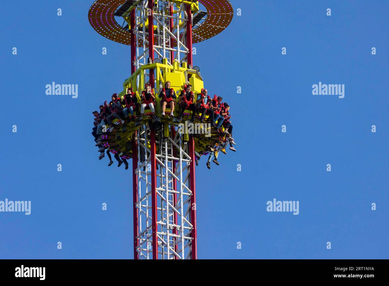 Freefall Extreme The world's largest mobile freefall tower will be in ...