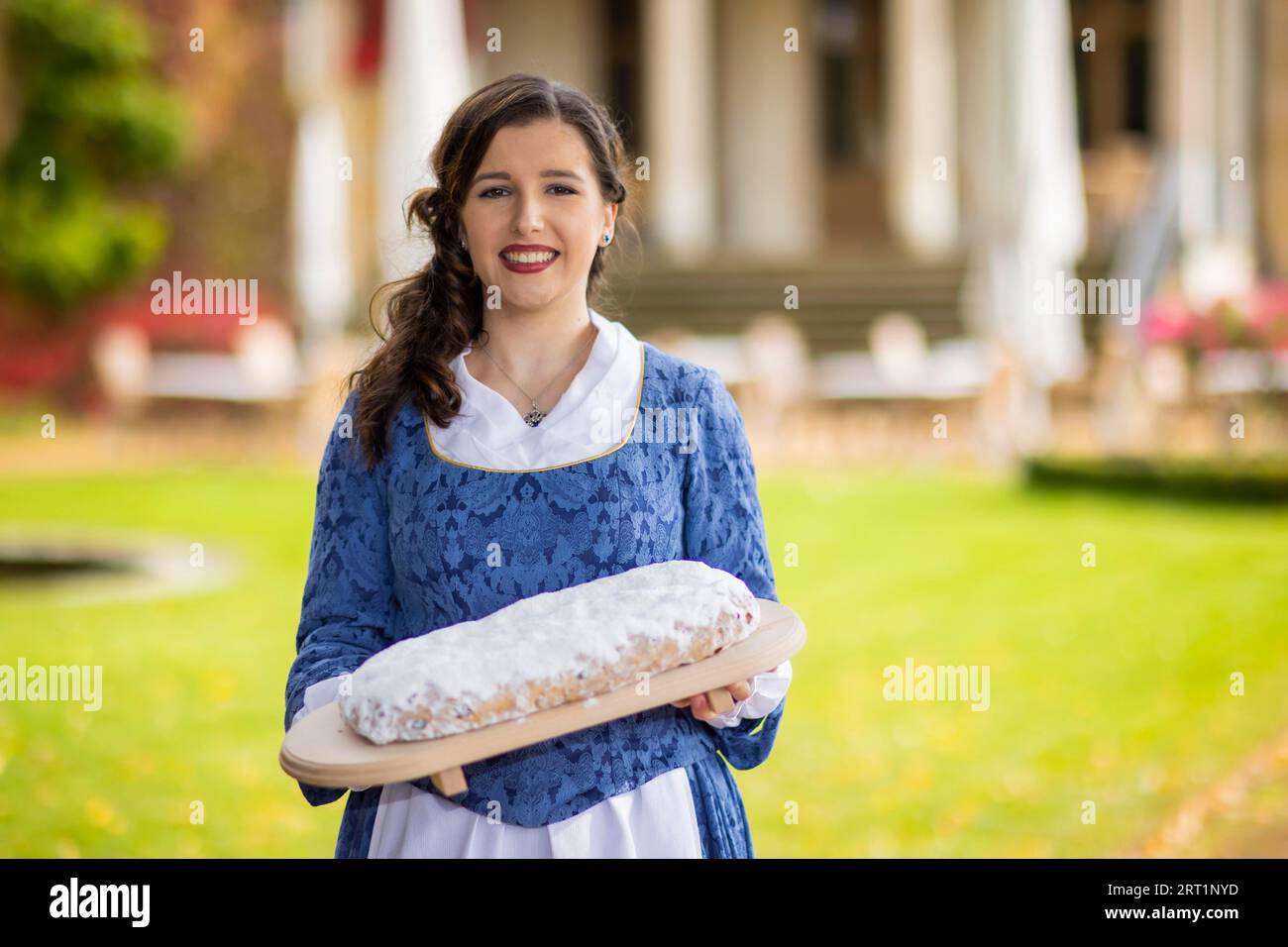 17-year-old bakery apprentice Lisa Zink is Dresden's new Stollen Girl ...