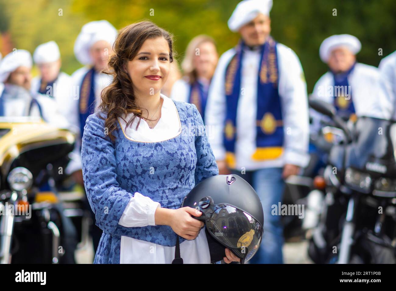 17-year-old bakery apprentice Lisa Zink is Dresden's new Stollen Girl ...