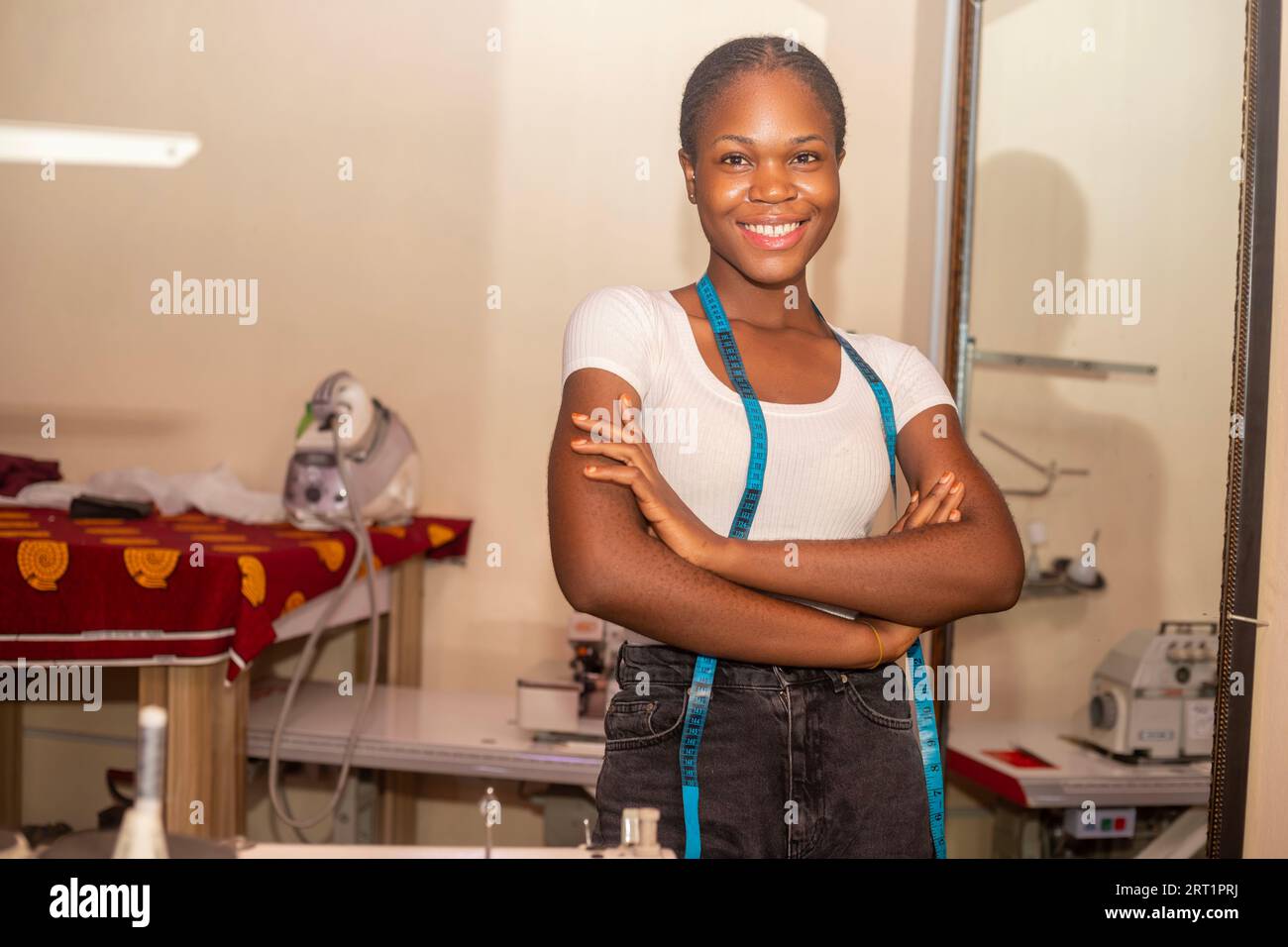 African american dressmaker hi-res stock photography and images - Alamy