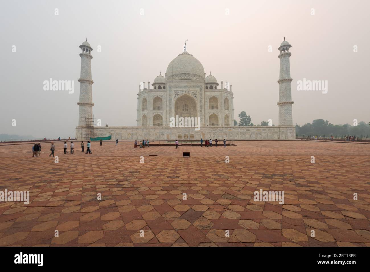 Taj mahal in india cloud hi-res stock photography and images - Alamy