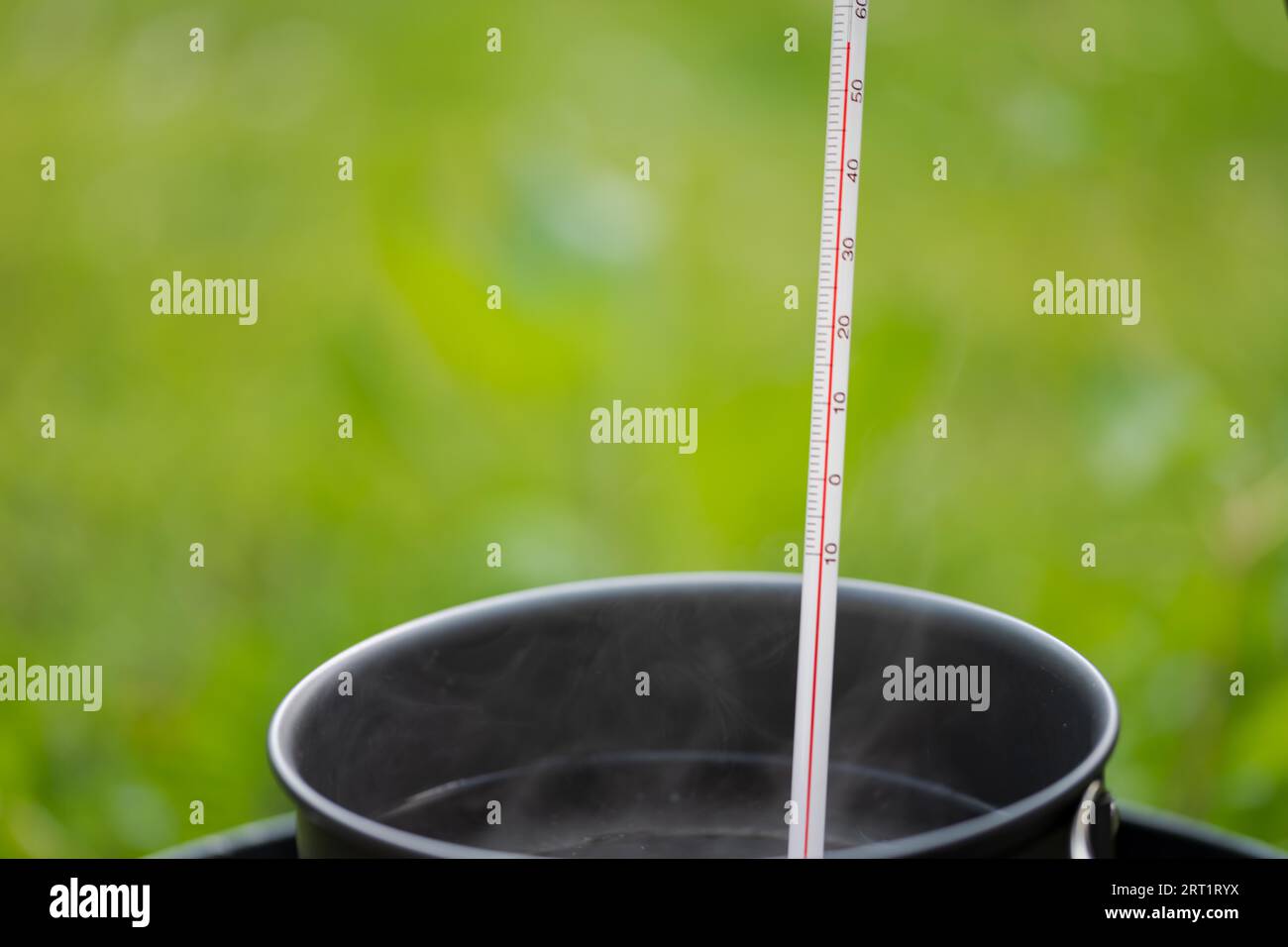 Thermometer in water hi-res stock photography and images - Alamy