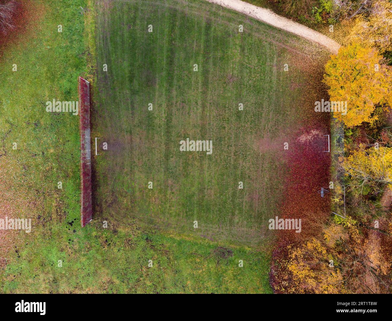 Empty grass field hi-res stock photography and images - Alamy