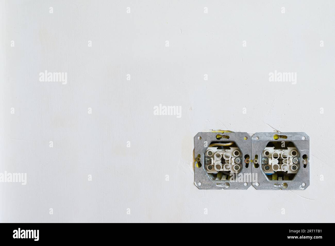 Exposed electrical socket hi-res stock photography and images - Alamy