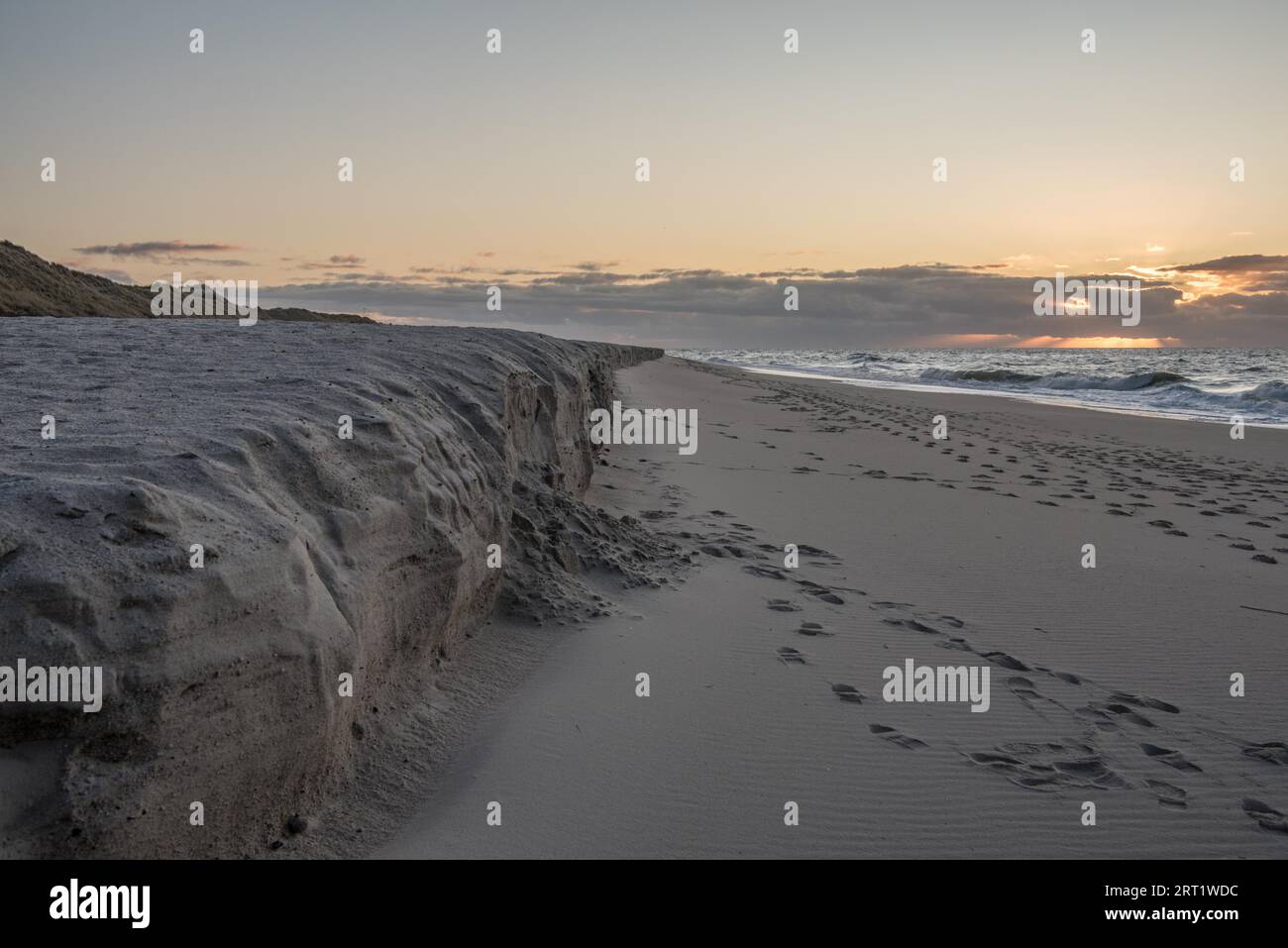 Edge of the sea hi-res stock photography and images - Alamy