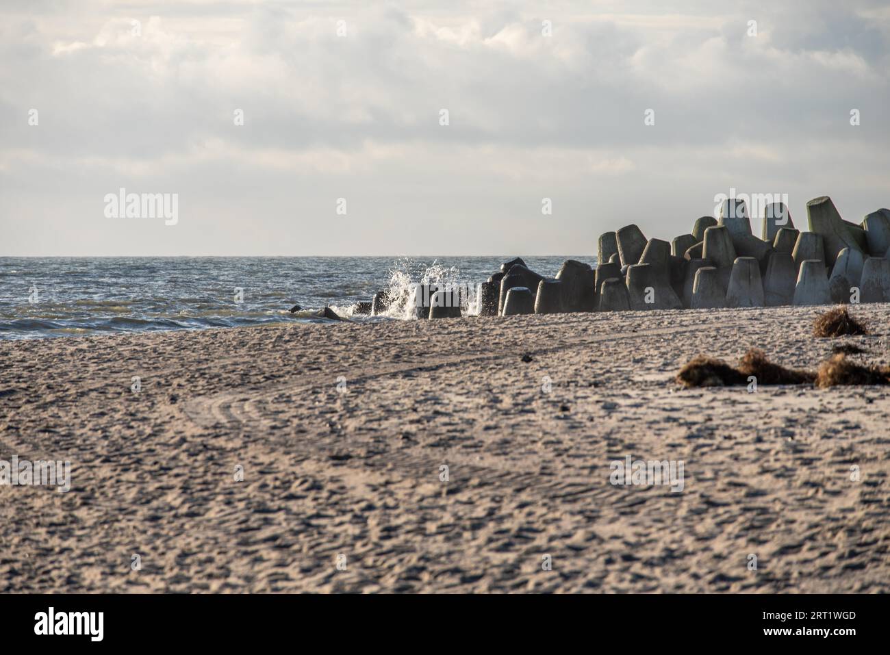 Tetrapod coast protection hi-res stock photography and images - Alamy