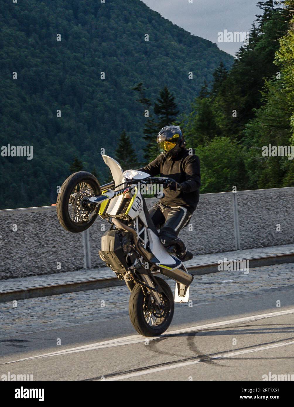 Doing a wheelie Stock Photo - Alamy