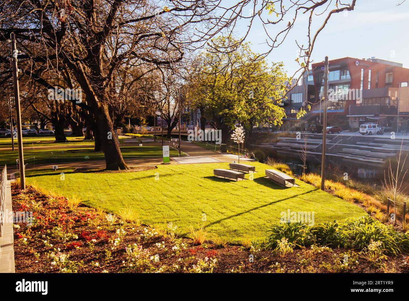 Landscape around the River Avon and Victoria Square in Christchurch on ...