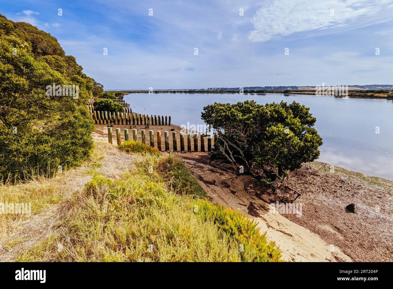 The idyllic Barwon River in Moonah Park and Lake Connewarre Wildlife ...