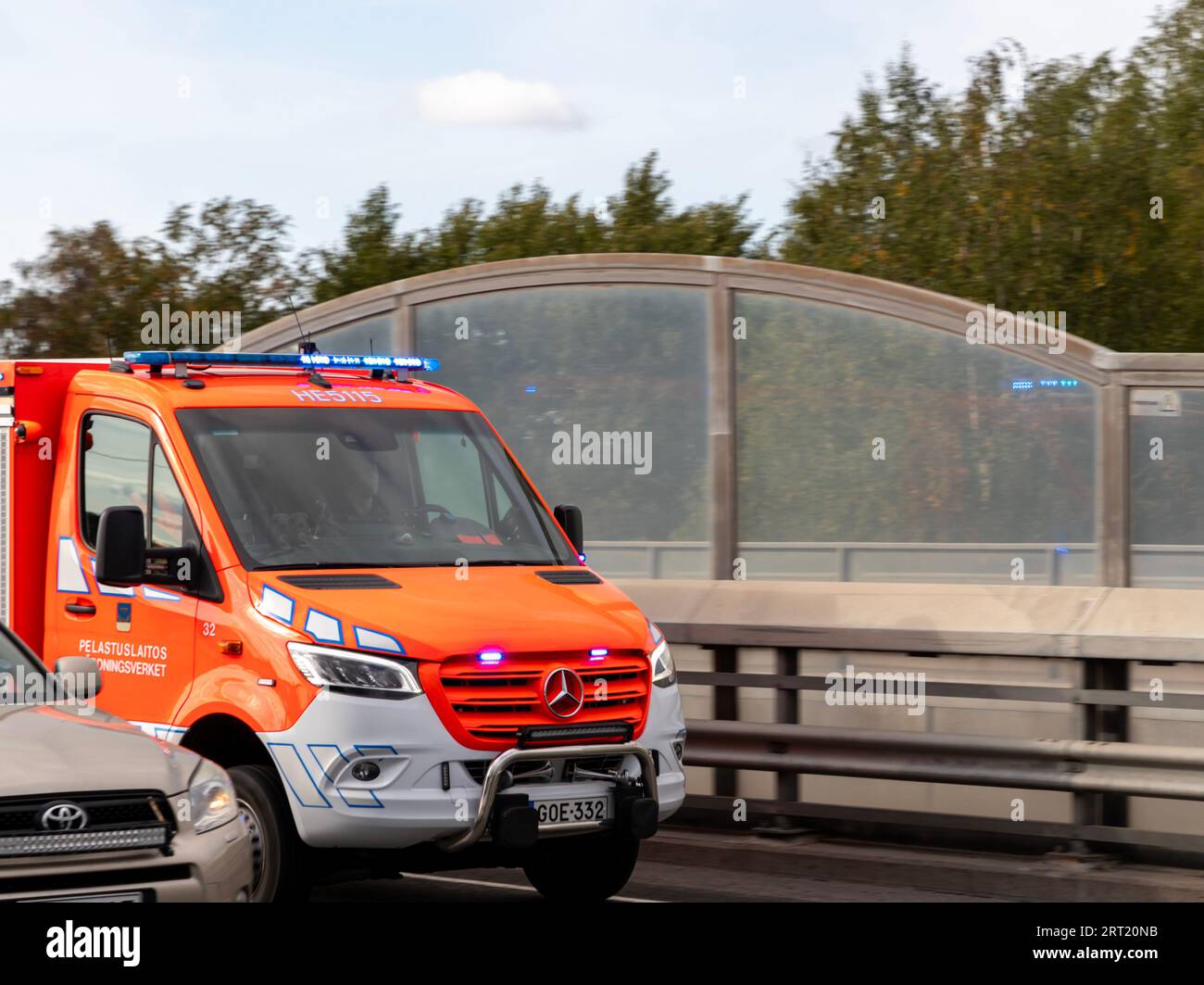 Helsinki Rescue Department rescue unit RHE5115 overtaking another car ...