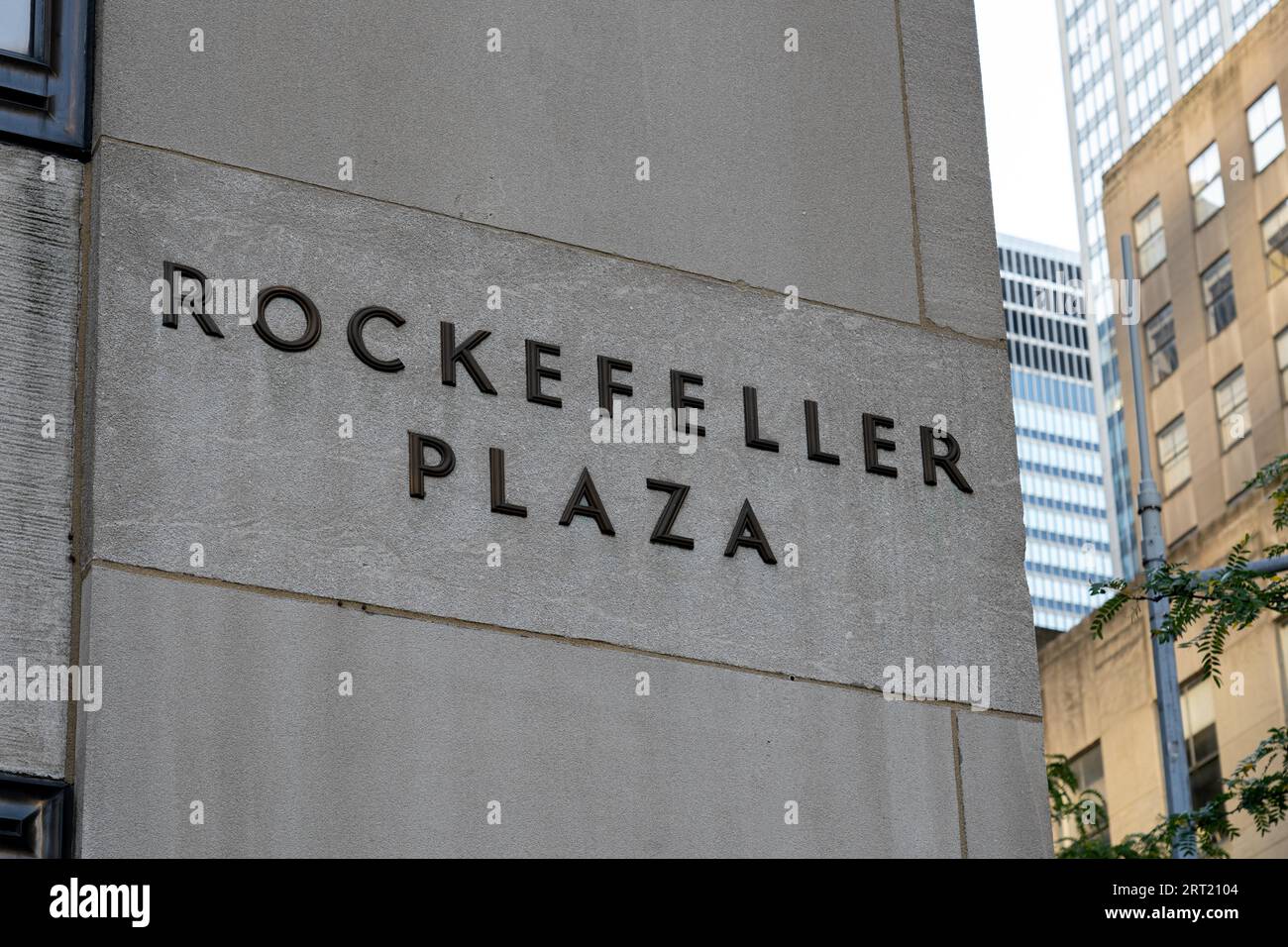 Rockefeller plaza sign hi-res stock photography and images - Alamy