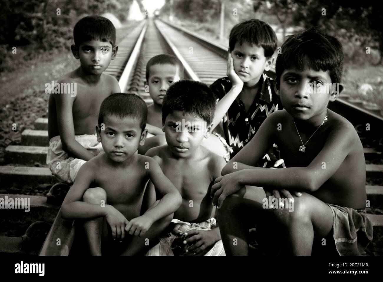 lifestyle photos of street child in Bangladesh Stock Photo - Alamy