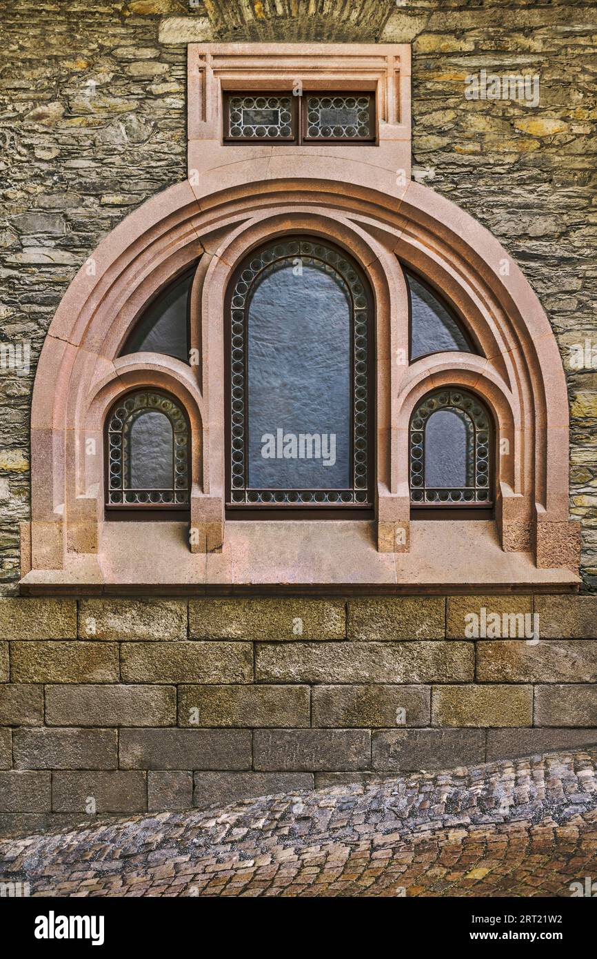 Rocky wall of a castle hi-res stock photography and images - Alamy