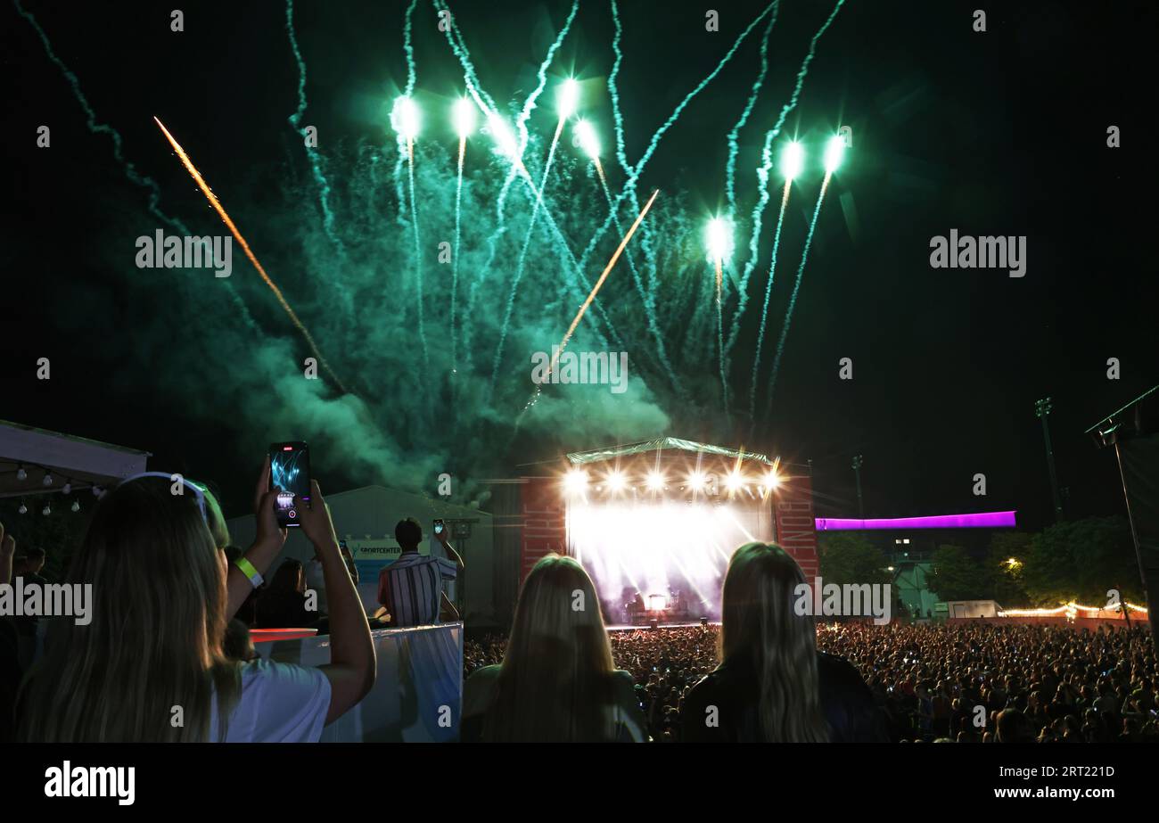 Swedish house mafia on stage hi-res stock photography and images - Alamy