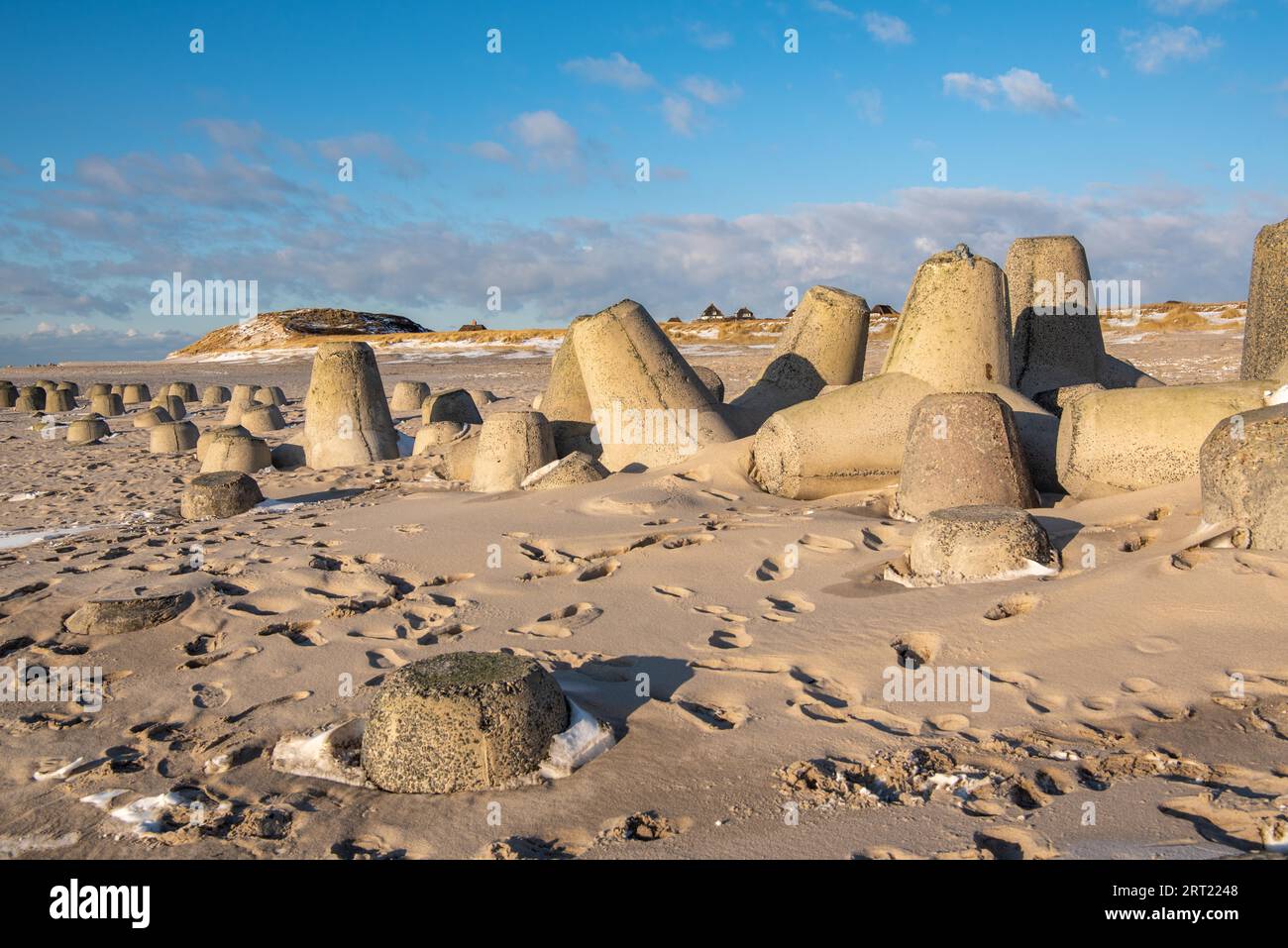 Tetrapod coast protection hi-res stock photography and images - Alamy