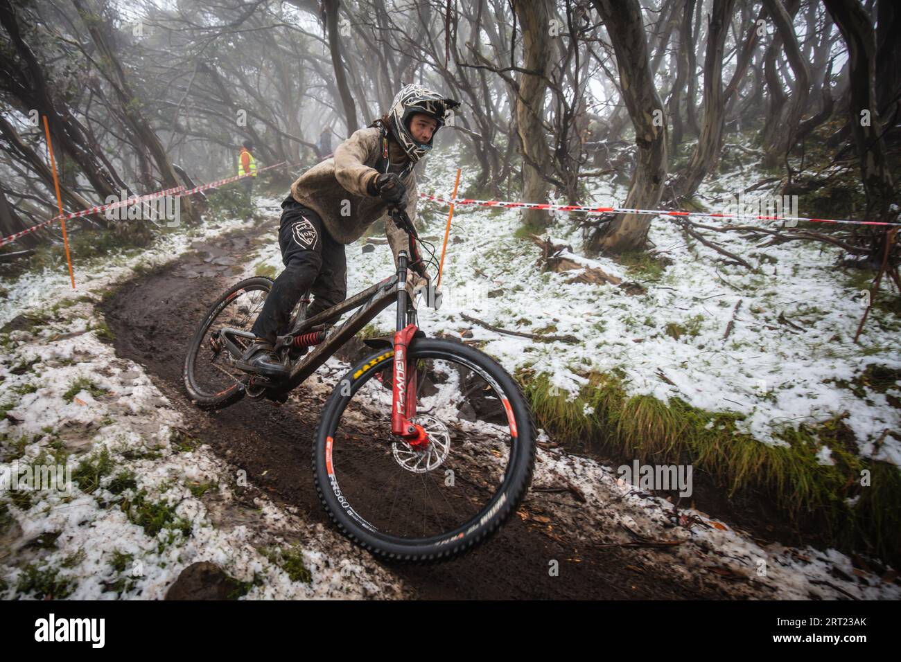 Australian downhill mountain biker hi-res stock photography and images ...