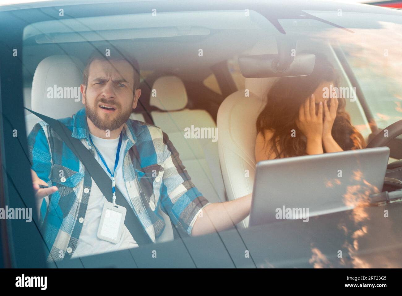 Female crying road hi-res stock photography and images - Alamy
