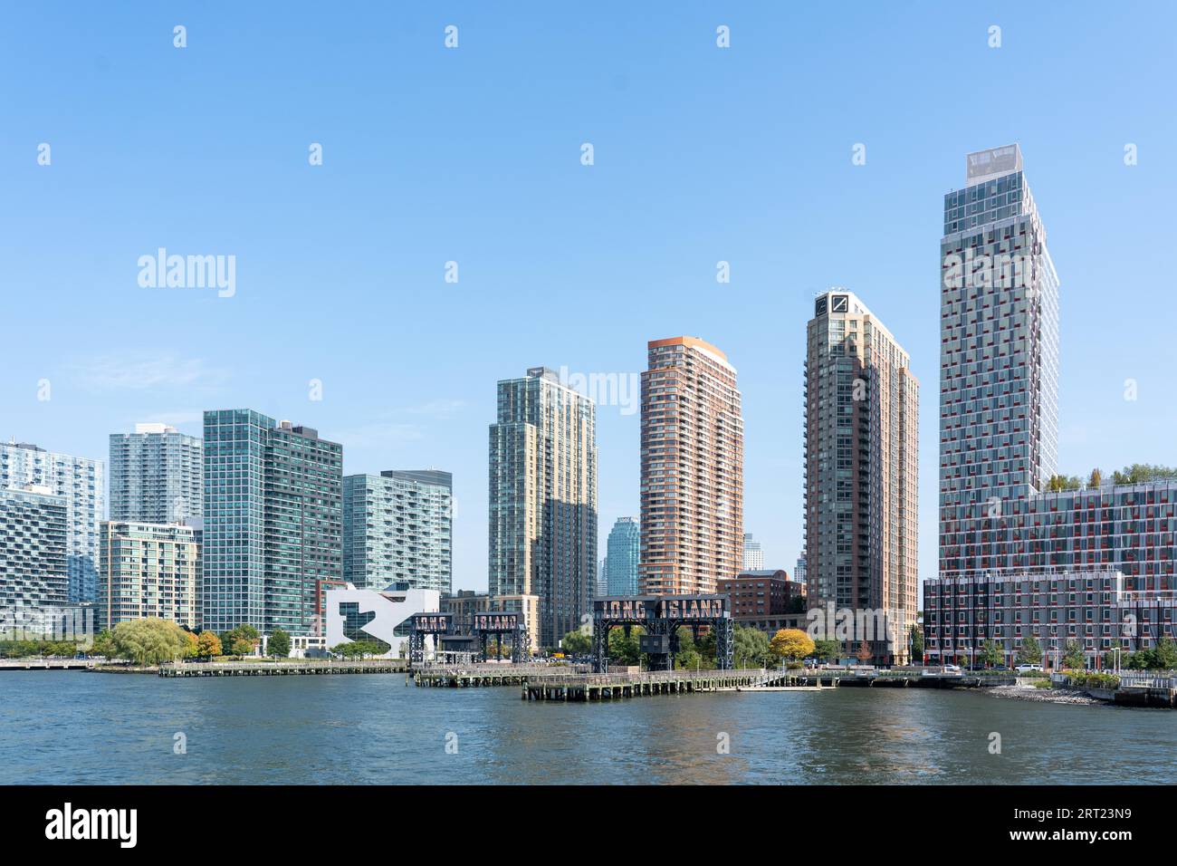 East ferry to long island hi-res stock photography and images - Alamy