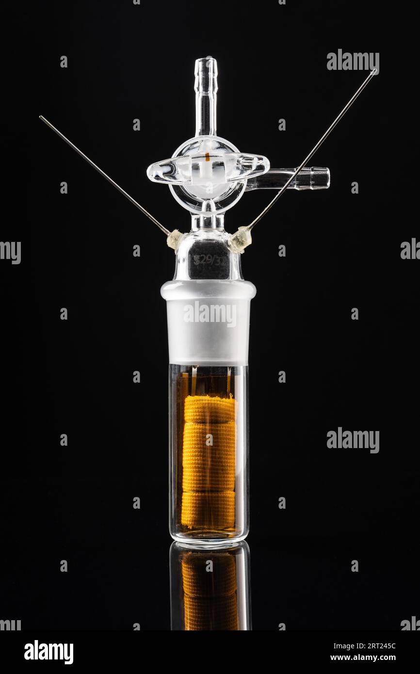 First glass test cell, LiCoO2 cathode, polyacetylene anode ...