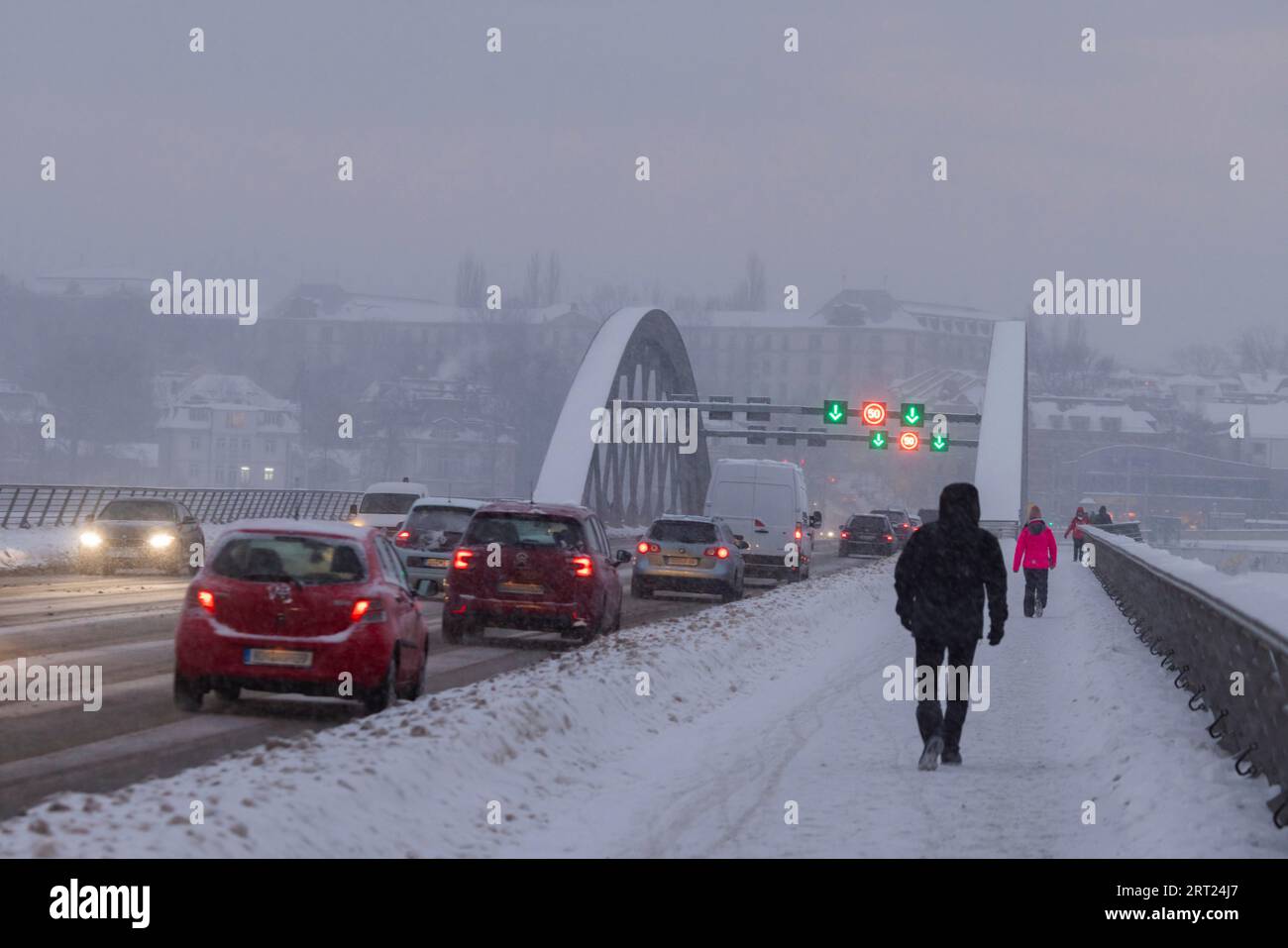 Winter rush hour on the Waldschloesschen Bridge Stock Photo - Alamy