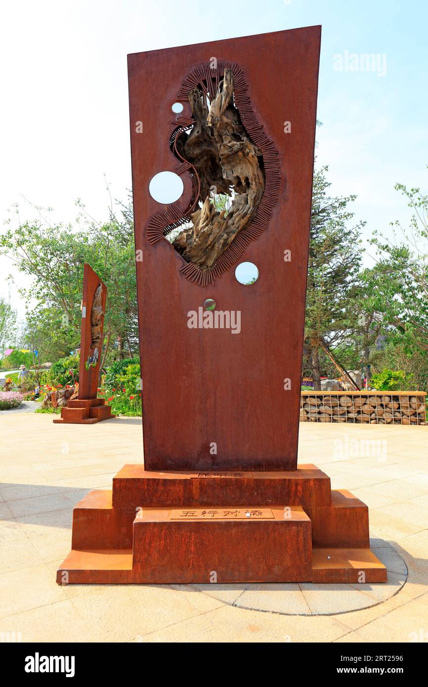 Rusting steel sculpture hi-res stock photography and images - Alamy