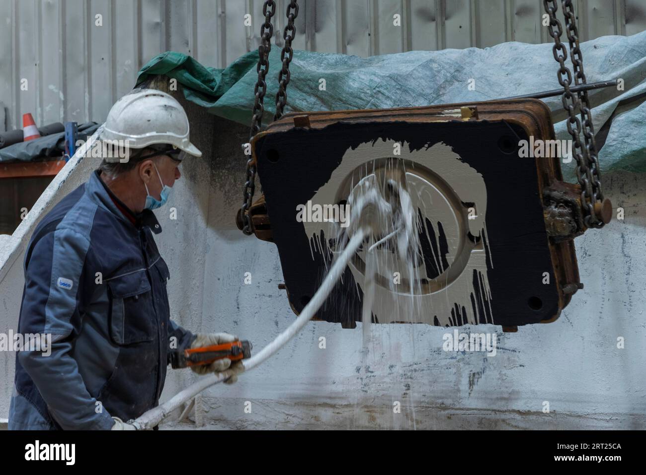 Melting of sand in furnace hi-res stock photography and images - Alamy