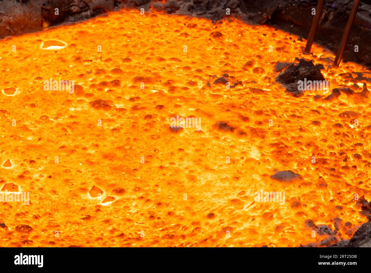 Edelstalgiesserei Schmees in Pirna red-hot slag Stock Photo - Alamy