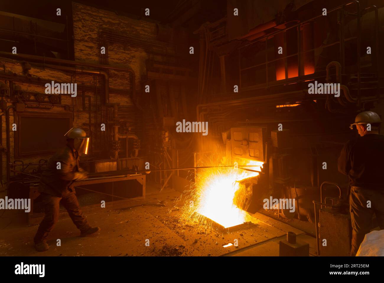 Flow of slag hi-res stock photography and images - Alamy