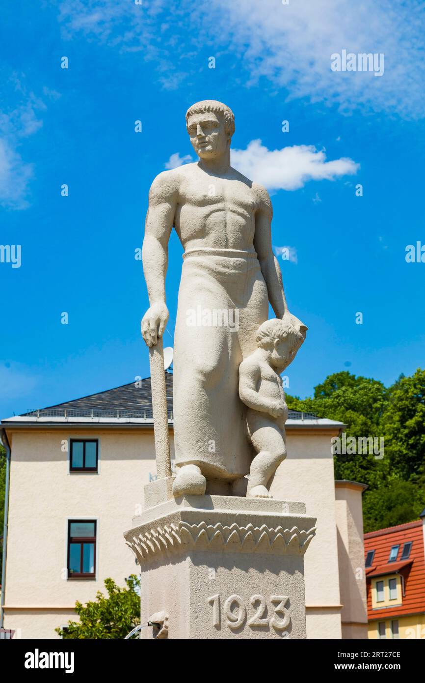 Rebuilt monument hi-res stock photography and images - Alamy