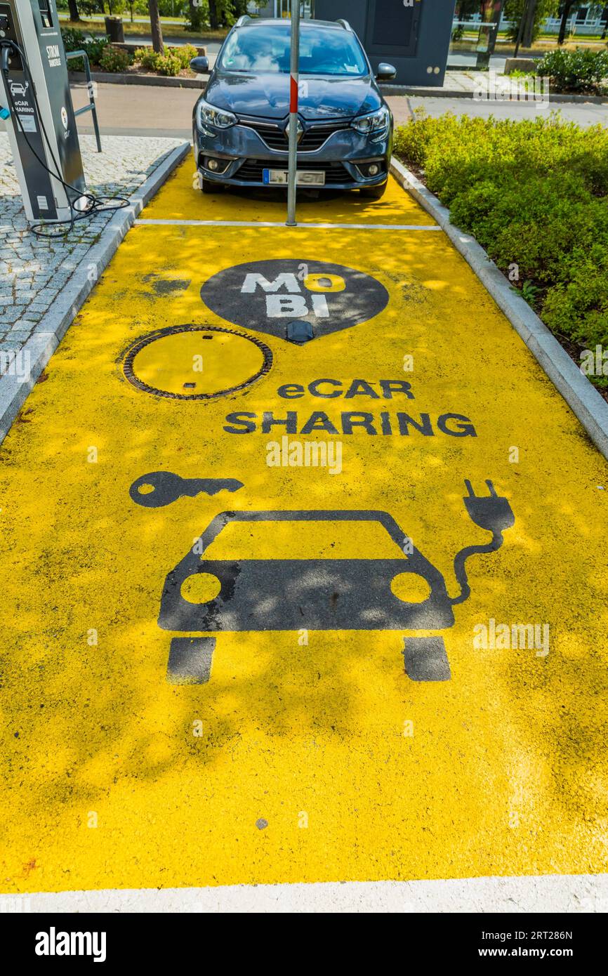 MOBIpunkt with space for two car-sharing cars and four charging points ...