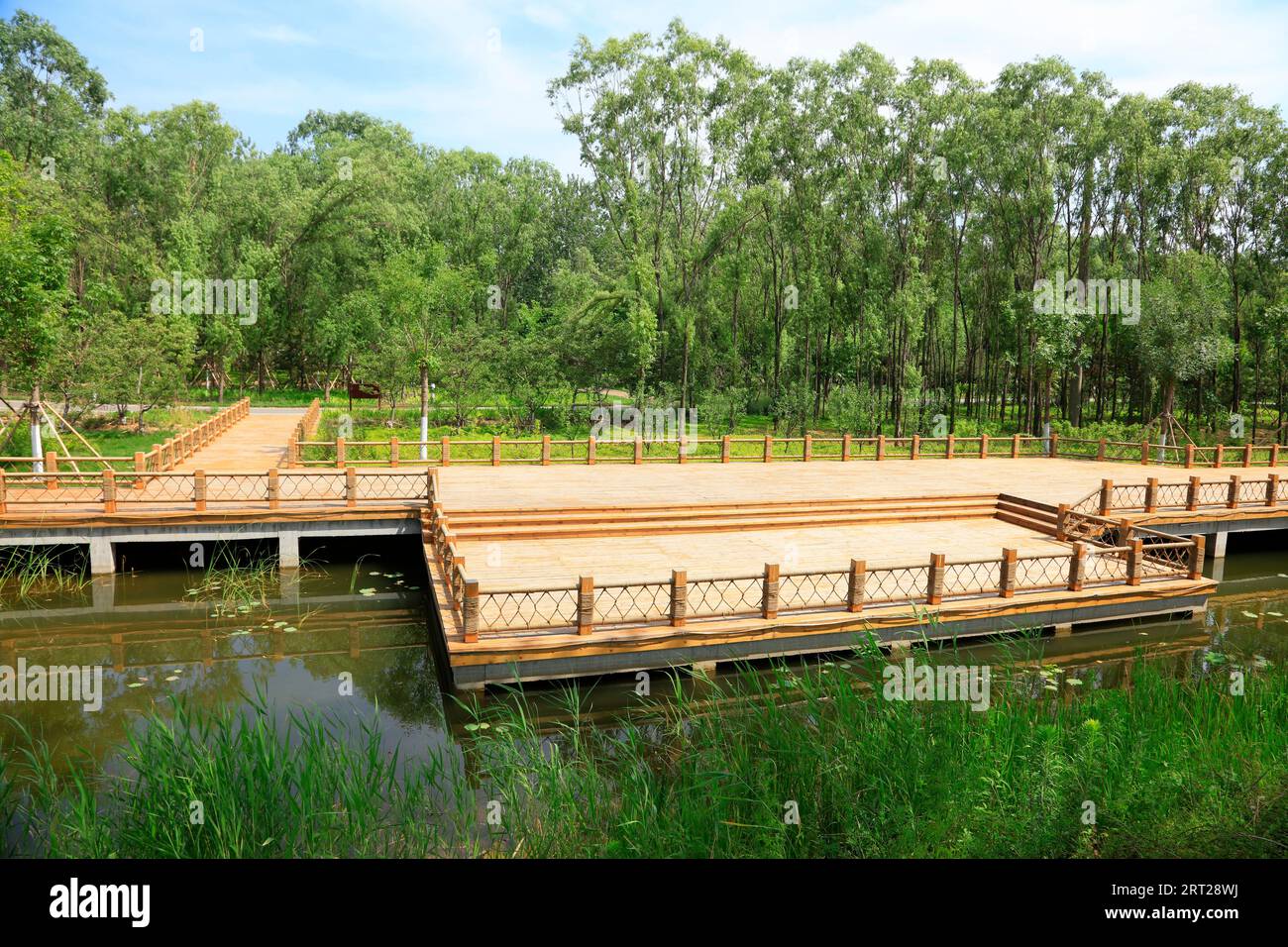 Wooden platforms and railings Stock Photo - Alamy