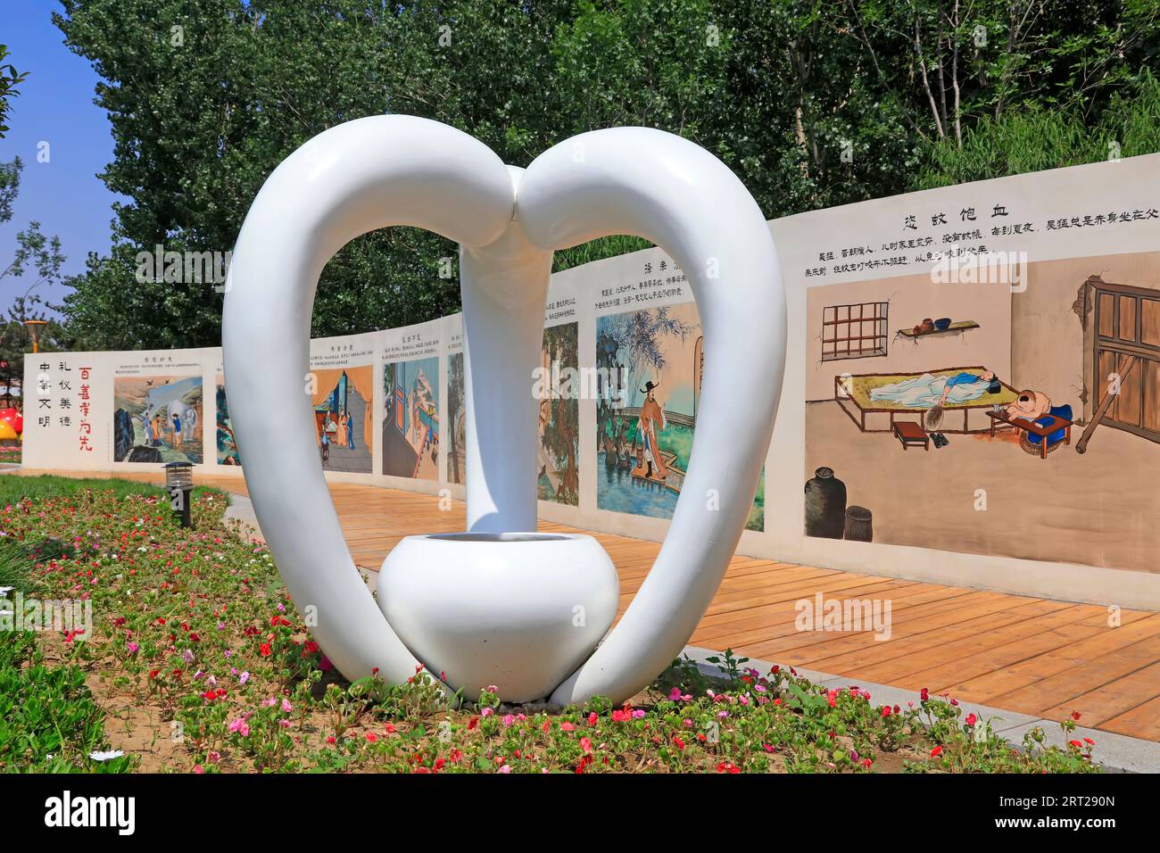 Heart sculptures hi-res stock photography and images - Alamy