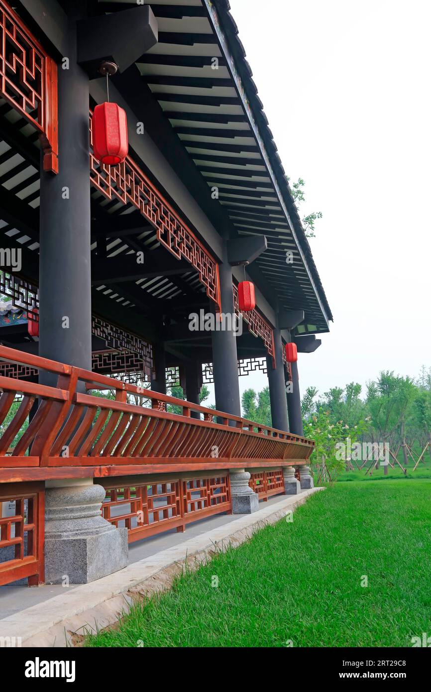 Chinese traditional architecture pillar and handrail Stock Photo - Alamy