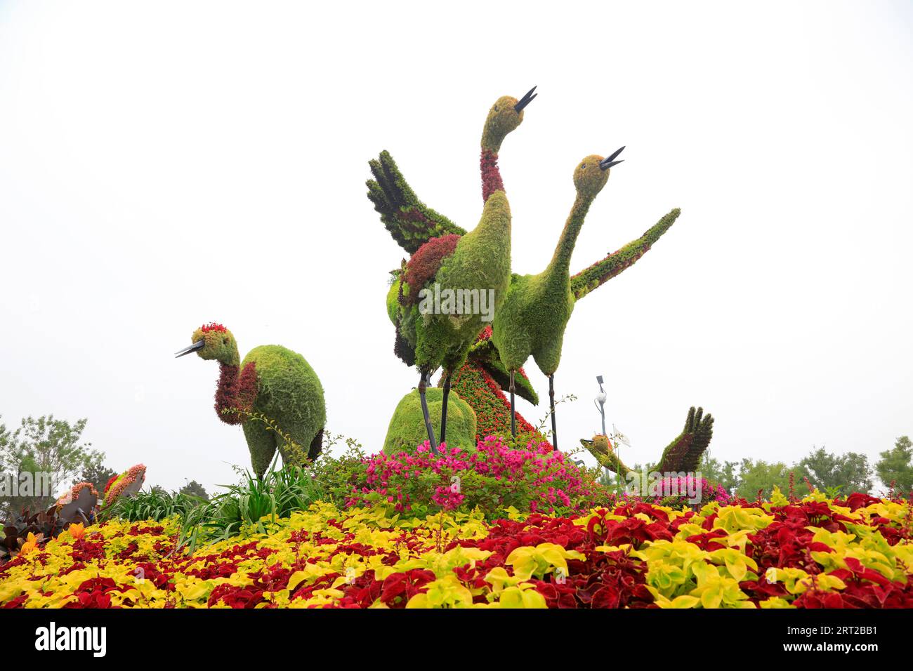 Green sculpture of birds Stock Photo - Alamy