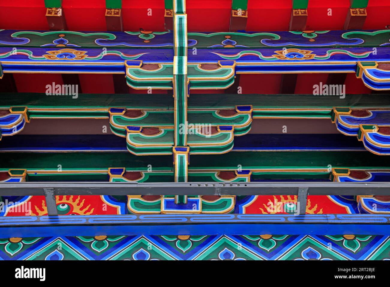 Bucket arch hi-res stock photography and images - Alamy