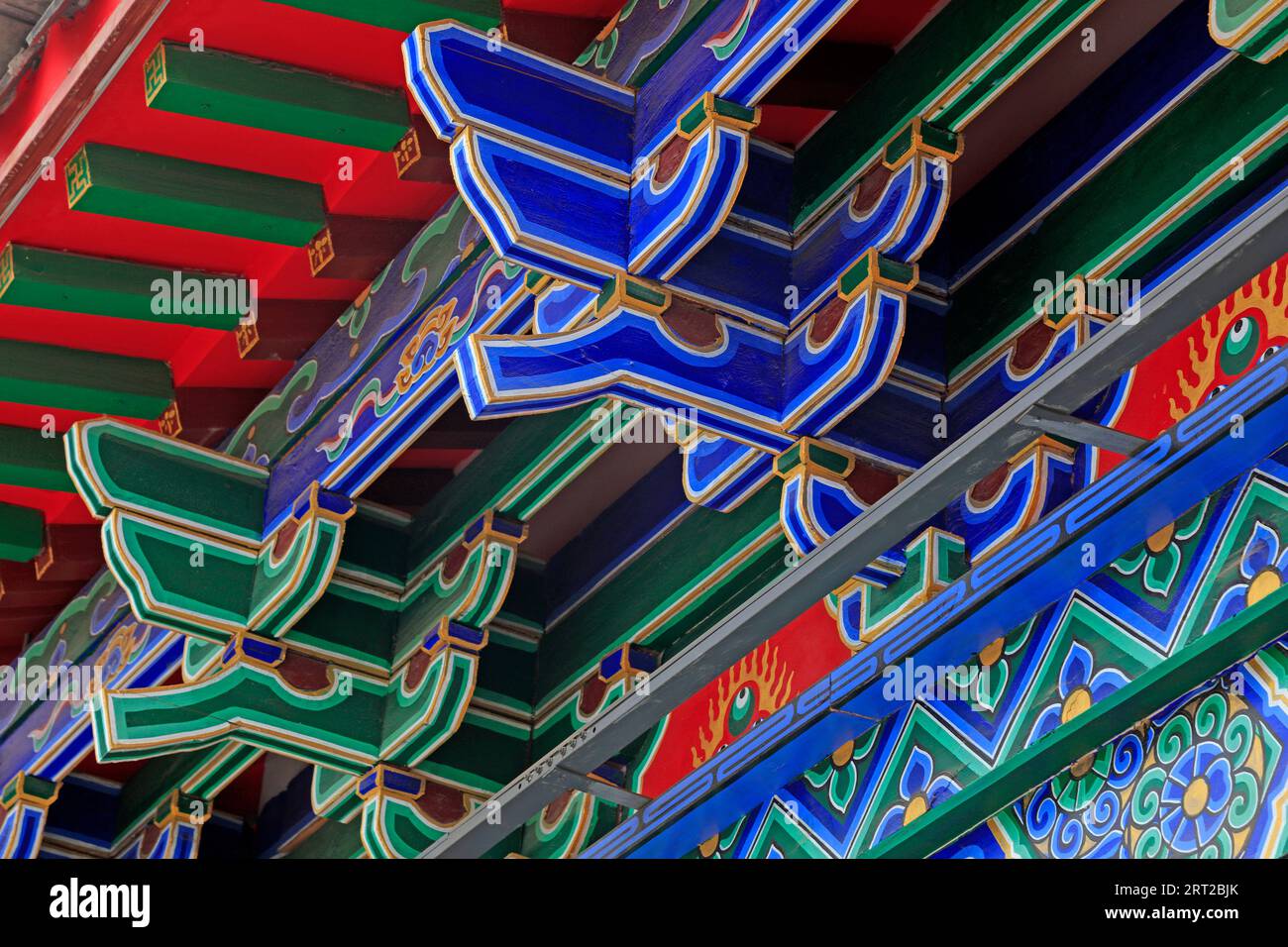 Bucket arch hi-res stock photography and images - Alamy