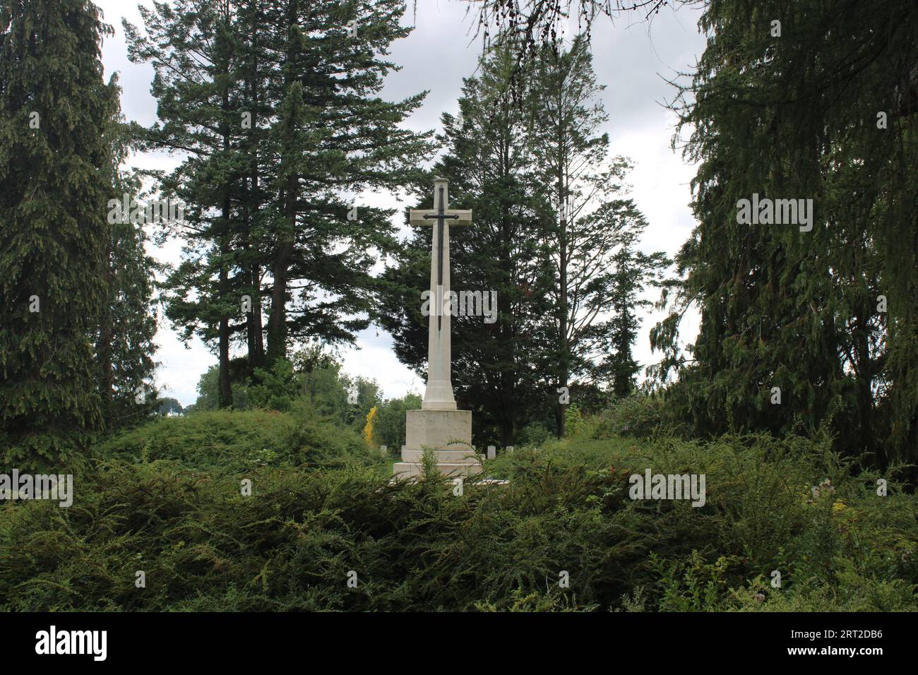 The Cross of Sacrifice, St Symphorien Military Cemetery - Commonwealth ...
