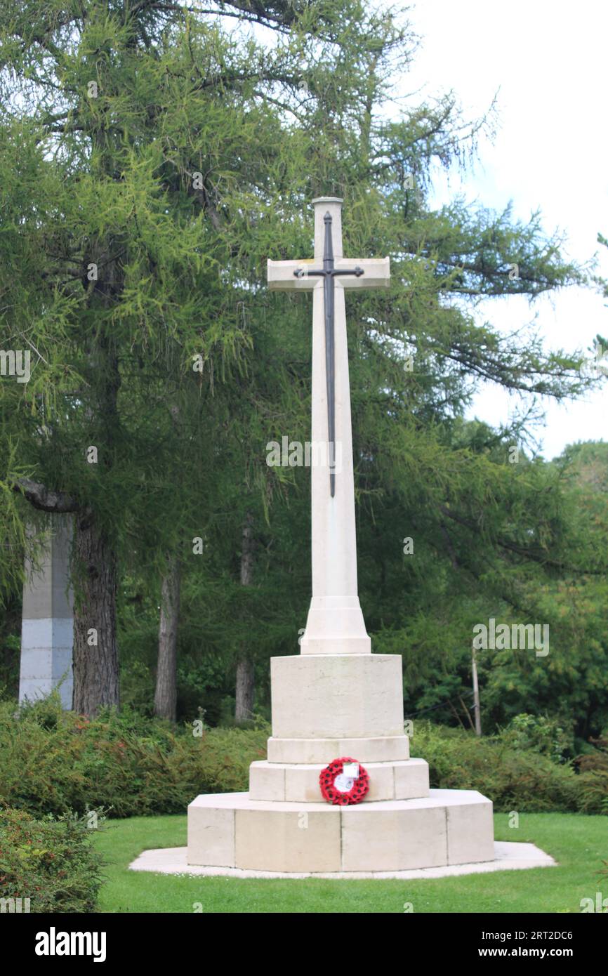 The Cross of Sacrifice, St Symphorien Military Cemetery - Commonwealth ...