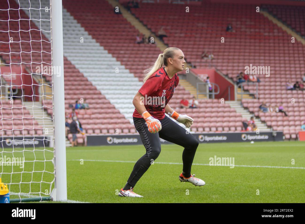 Southampton, UK. 10th Sep, 2023. Kayla Rendell (1 Southampton) warming ...