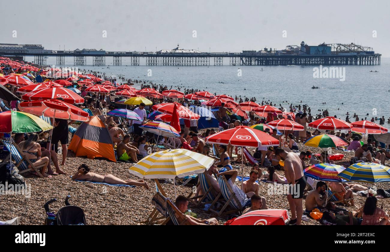 Crowds pack the beach in Brighton as the UK sees the longest September ...