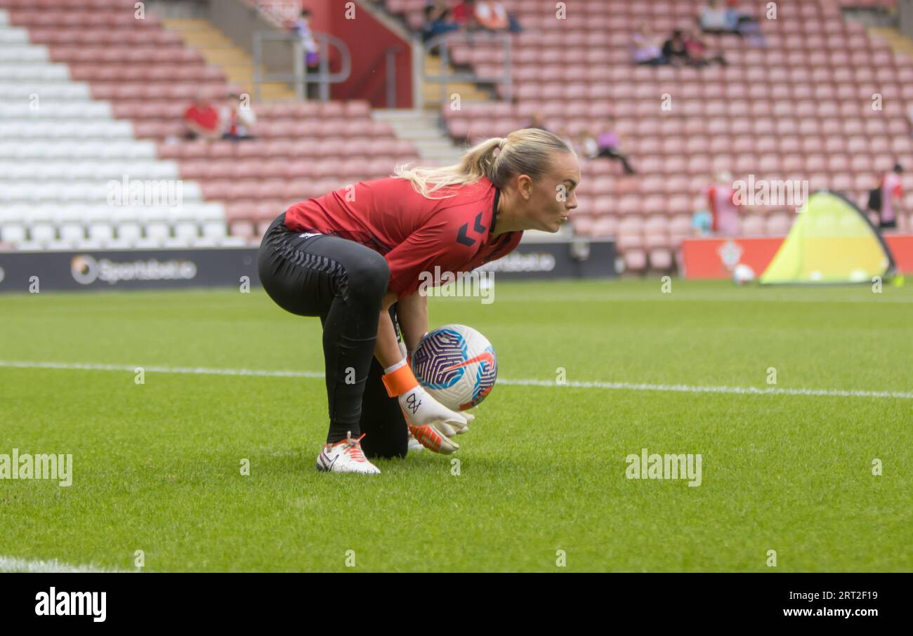 Southampton, UK. 10th Sep, 2023. Kayla Rendell (1 Southampton) warming up ahead of the Barclays ...