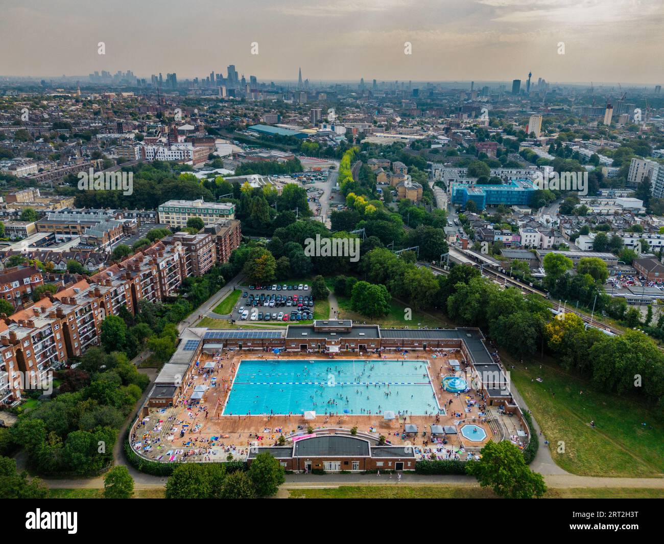 London, UK. 10th Sep, 2023. An oasis in a boiling city - A Mini late ...