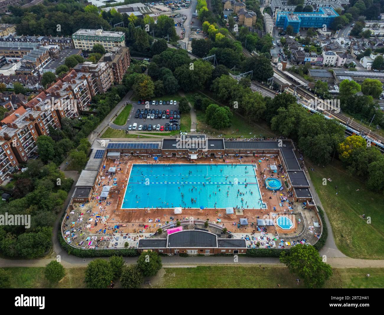 London, UK. 10th Sep, 2023. An oasis in a boiling city - A Mini late ...