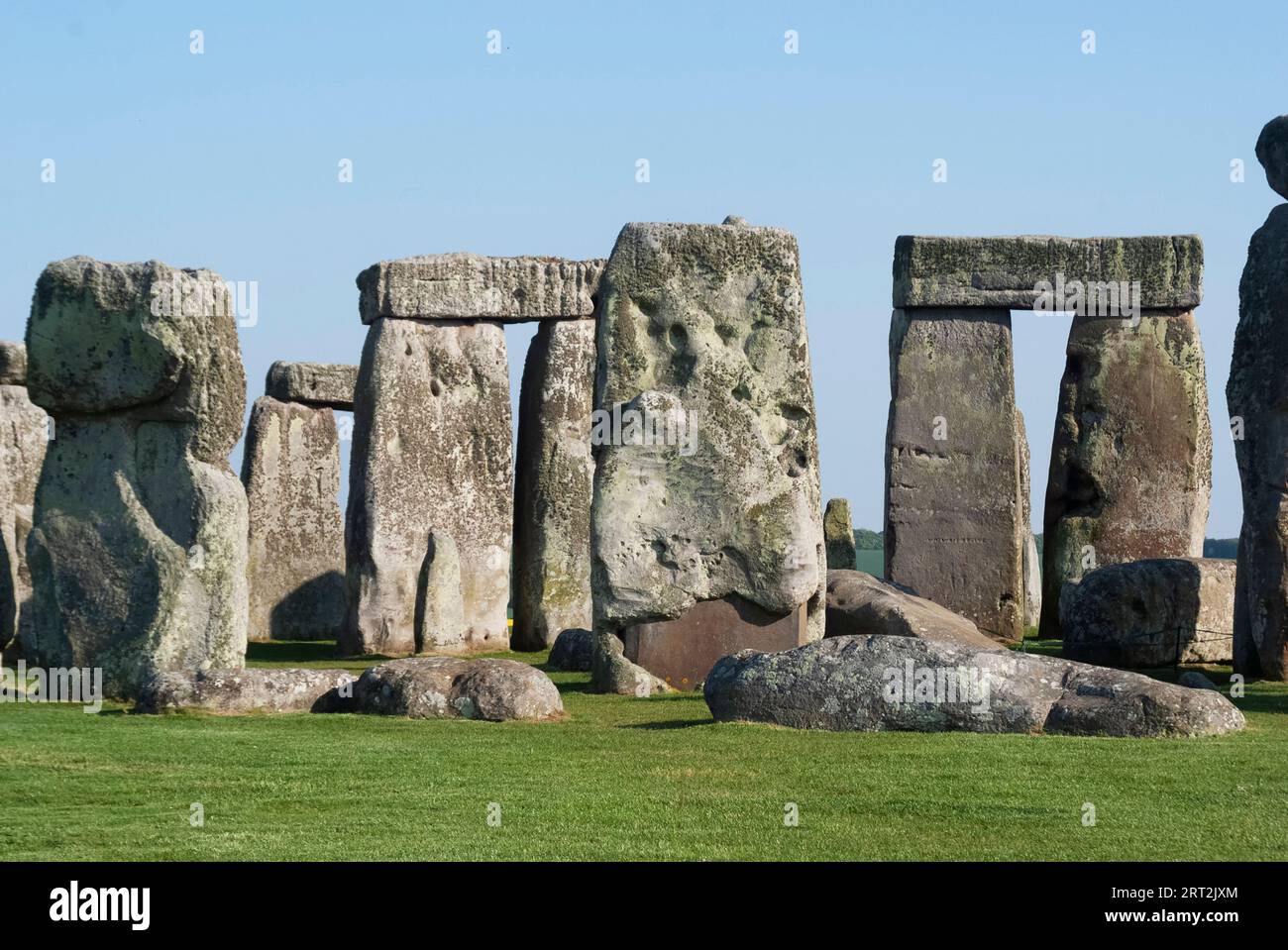 The most famous prehistoric monument in England, Stonehenge was built ...
